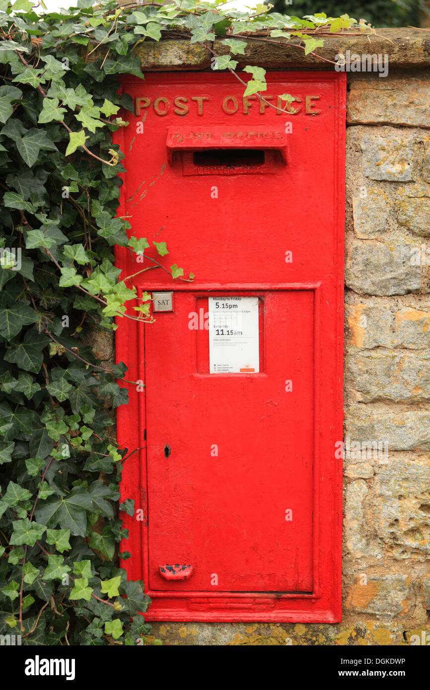 Post Box, Broadway, Cotswolds, Worcestershire, England, UK Stock Photo ...
