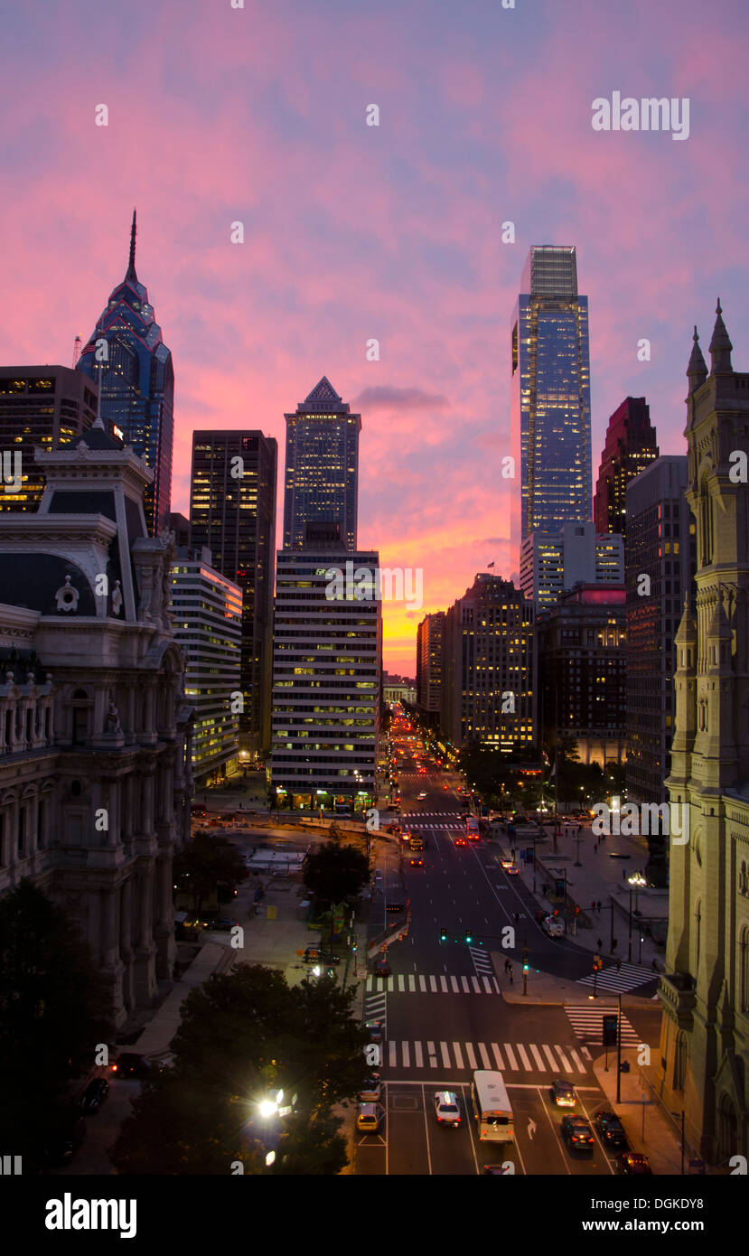 Philadelphia skyline hi-res stock photography and images - Alamy