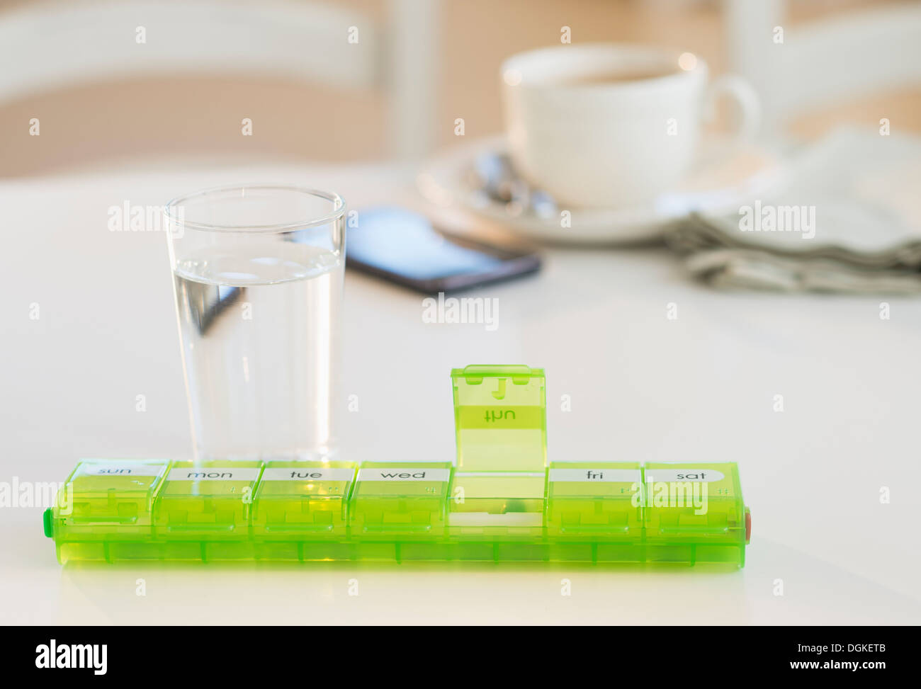 Pill container hi-res stock photography and images - Alamy