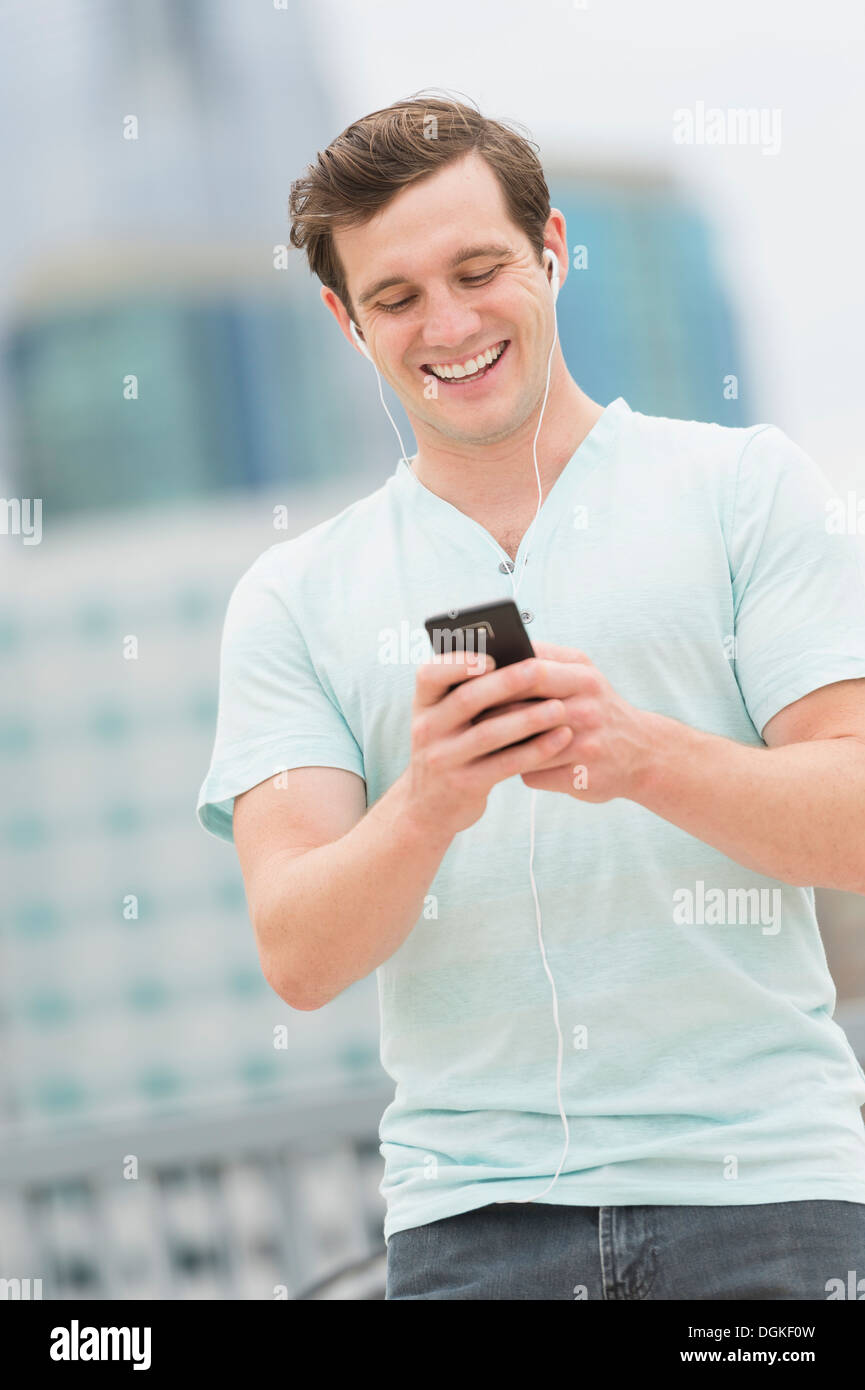 Listening music city hi-res stock photography and images - Alamy
