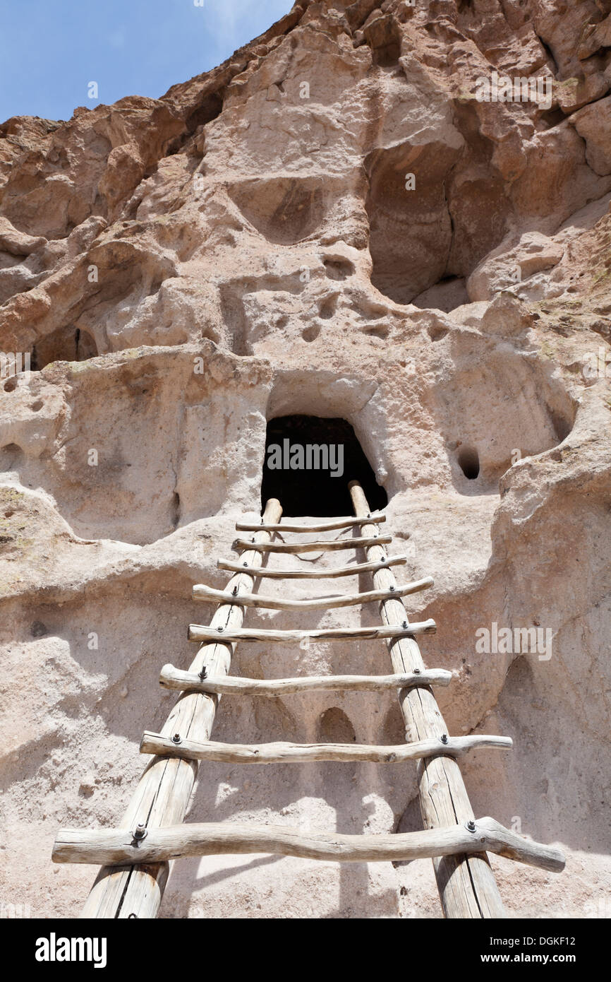 Pueblo ladder enters a cliff dwelling Stock Photo - Alamy
