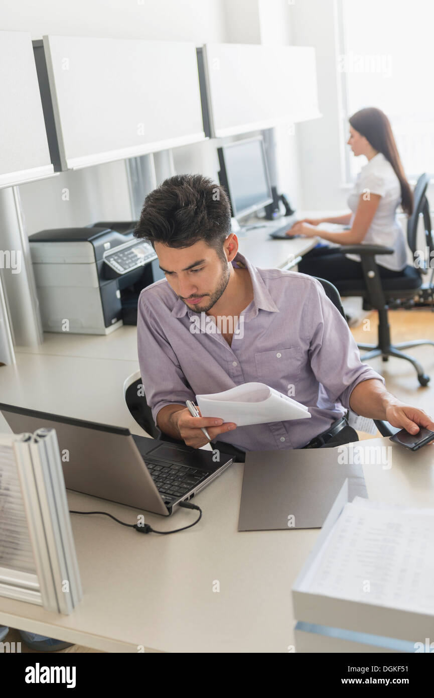Office worker in cubicle hi-res stock photography and images - Alamy