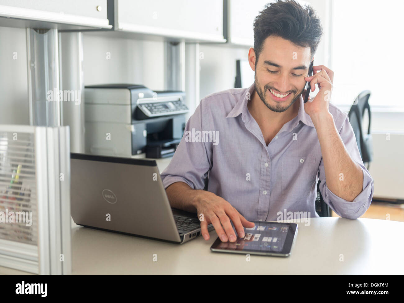 Man multi tasking office hi-res stock photography and images - Alamy