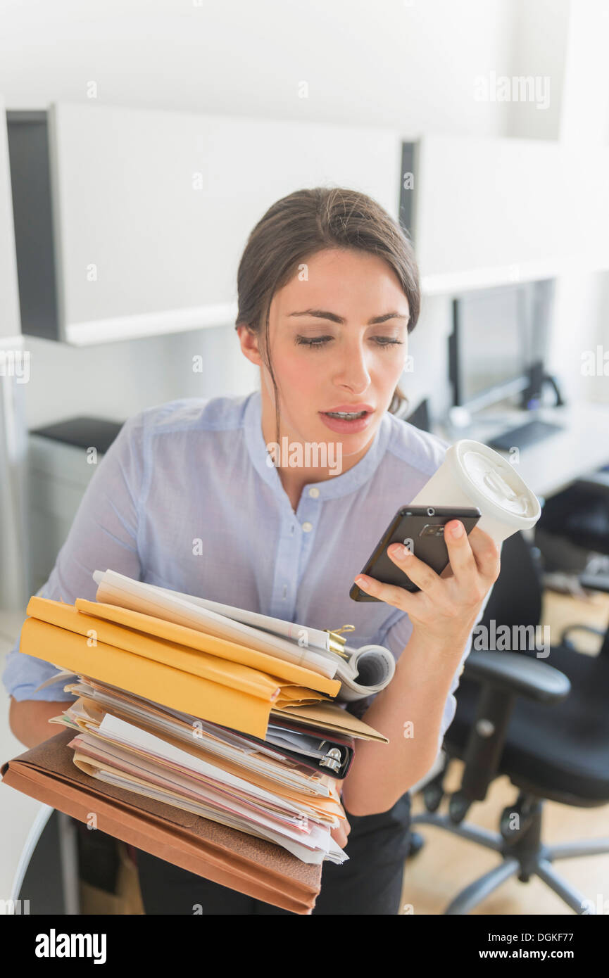 Business woman holding documents hi-res stock photography and images ...