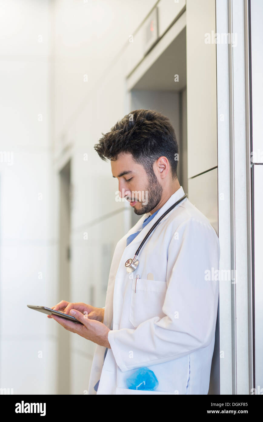 Hospital digital hi-res stock photography and images - Alamy