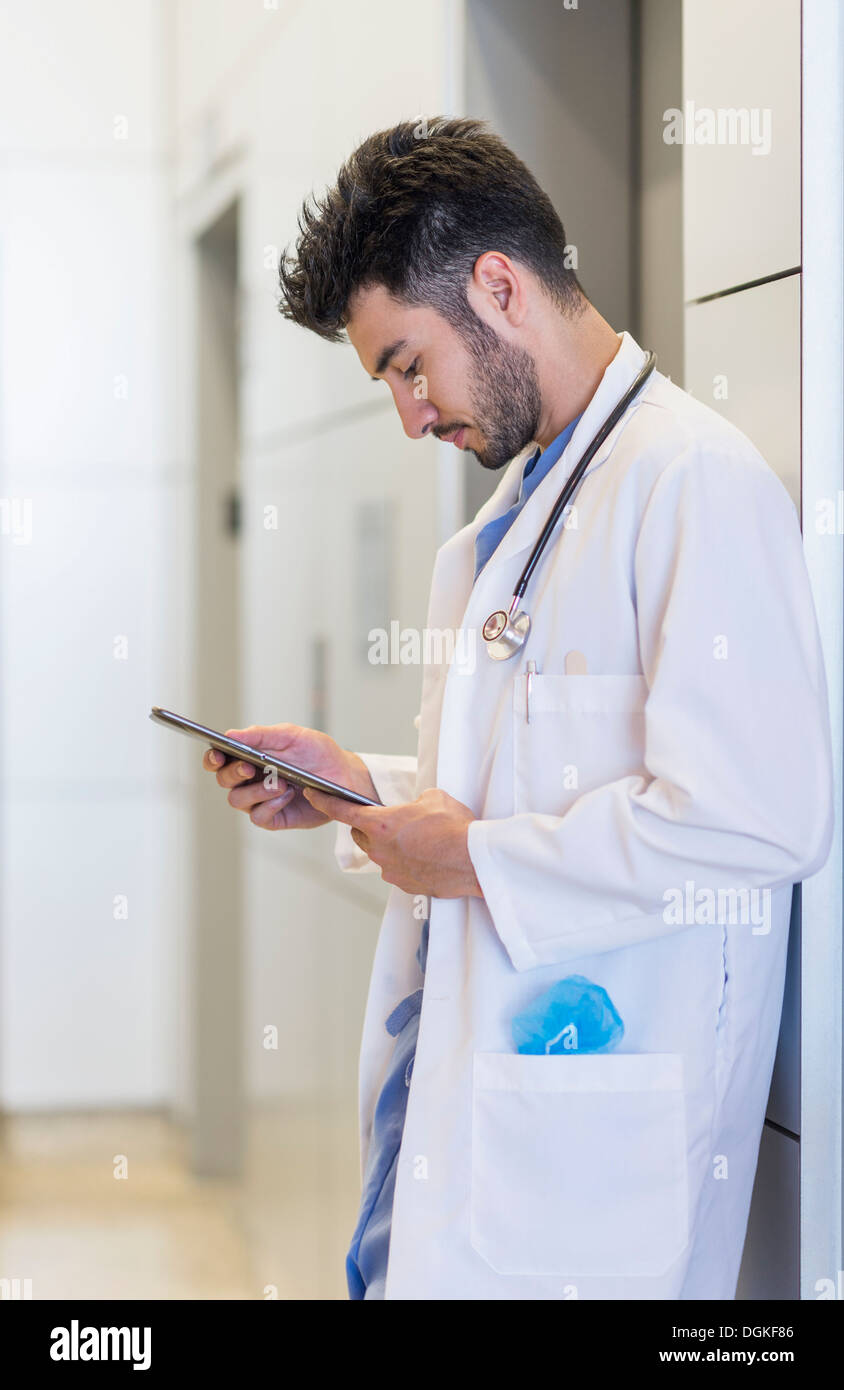 Hospital digital hi-res stock photography and images - Alamy