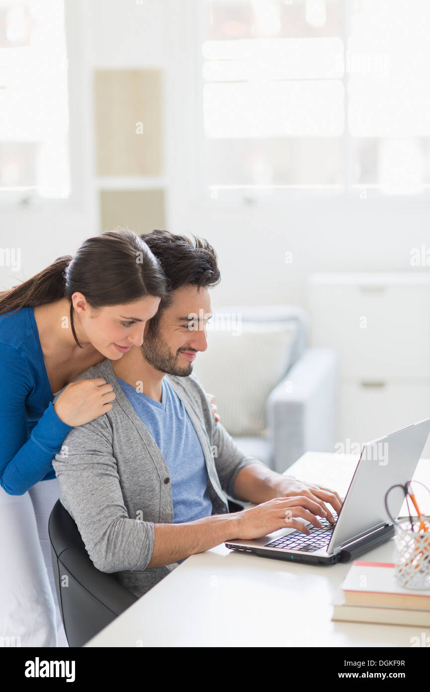 Couple and technology hi-res stock photography and images - Alamy