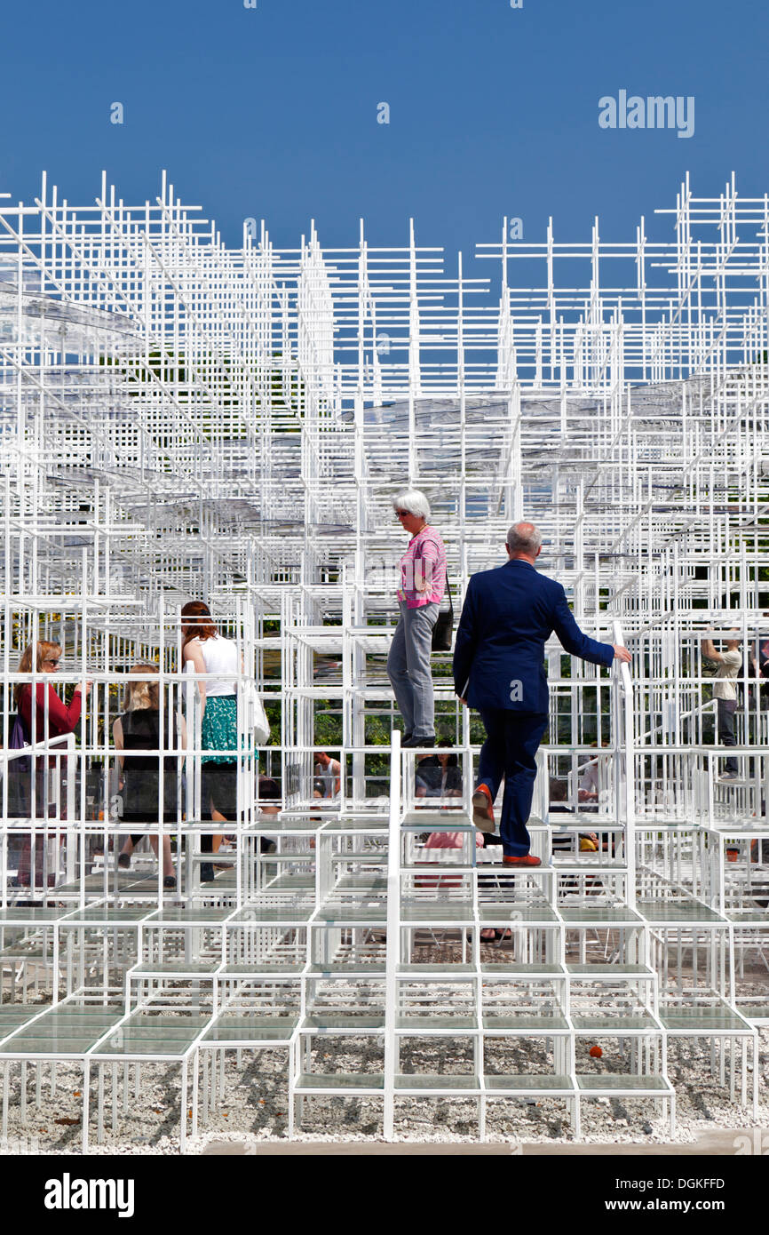 Visitors at the 2013 Serpentine Pavilion installation Stock Photo - Alamy