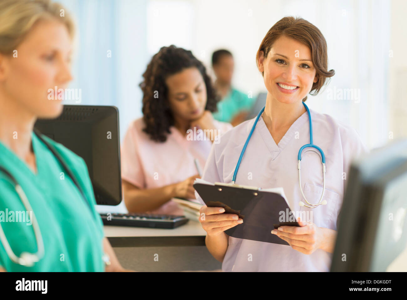 Doctors hi-res stock photography and images - Alamy