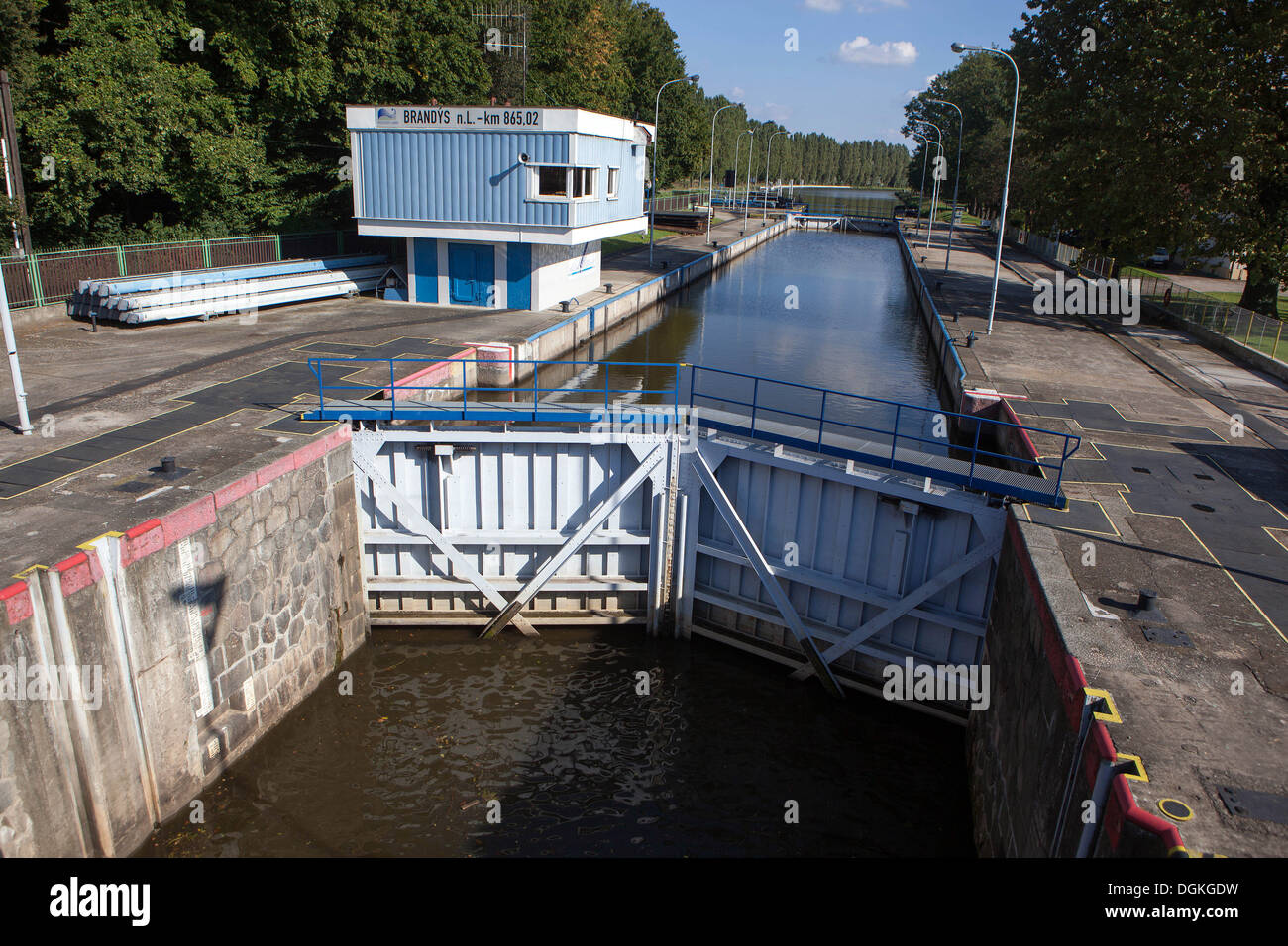 Lock chamber hi-res stock photography and images - Alamy