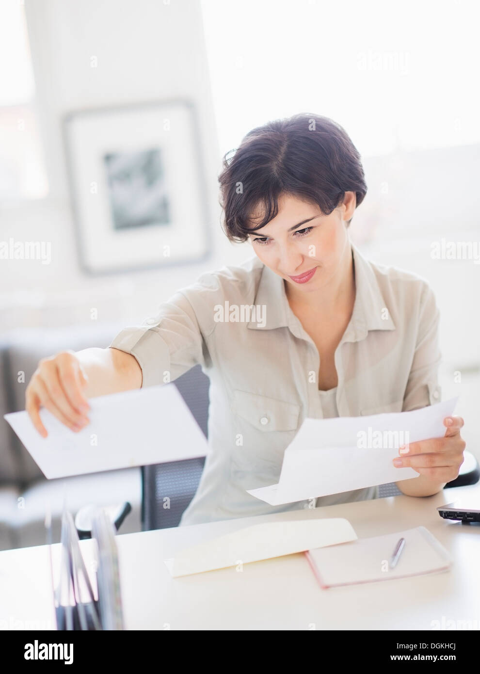 Organizing paperwork hi-res stock photography and images - Alamy