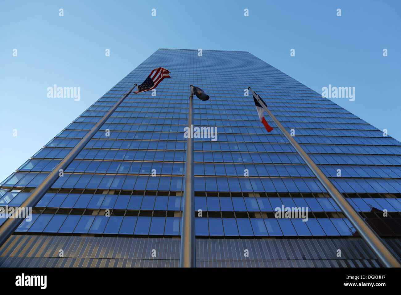 Building flags exterior hi-res stock photography and images - Alamy