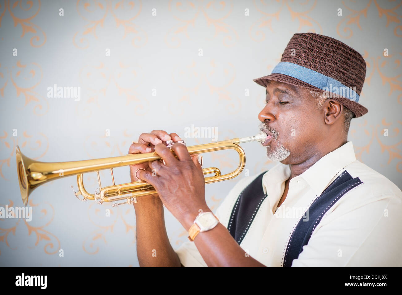 African man playing trumpet hi-res stock photography and images - Alamy