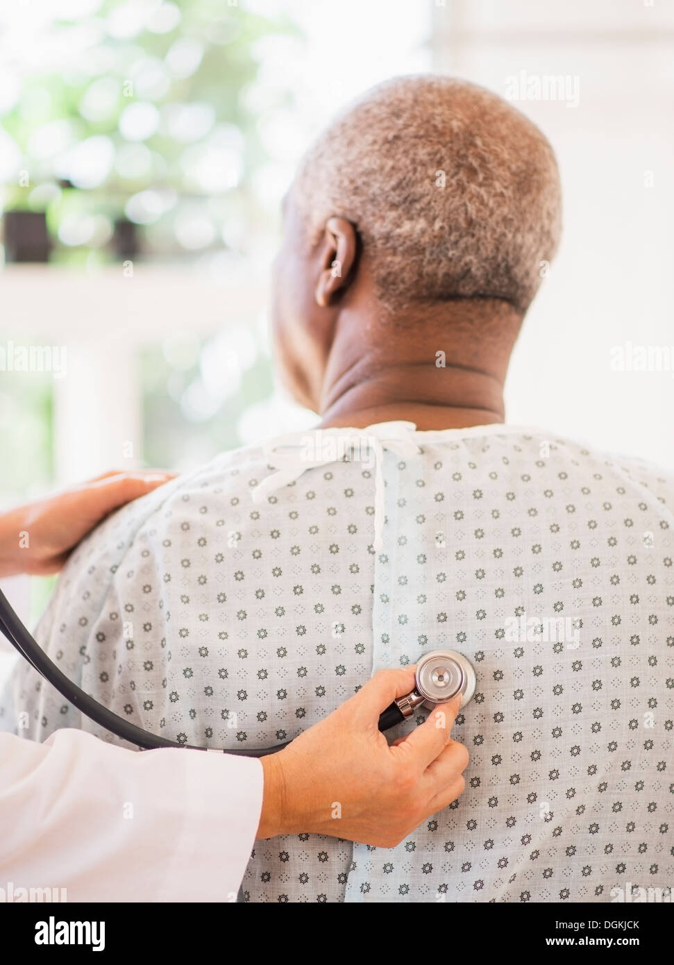 Doctor using stethoscope on patient Stock Photo - Alamy