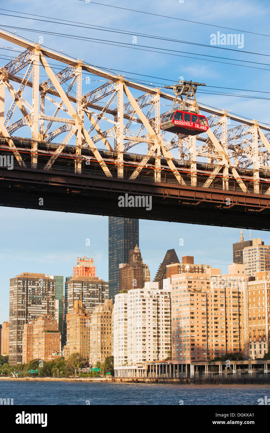 Overhead cable car new york hi-res stock photography and images - Alamy