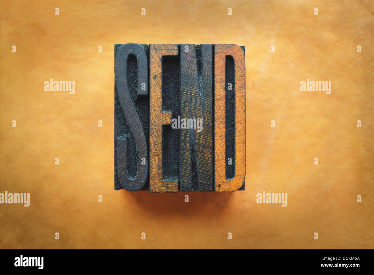The word SEND written in vintage letterpress type Stock Photo - Alamy