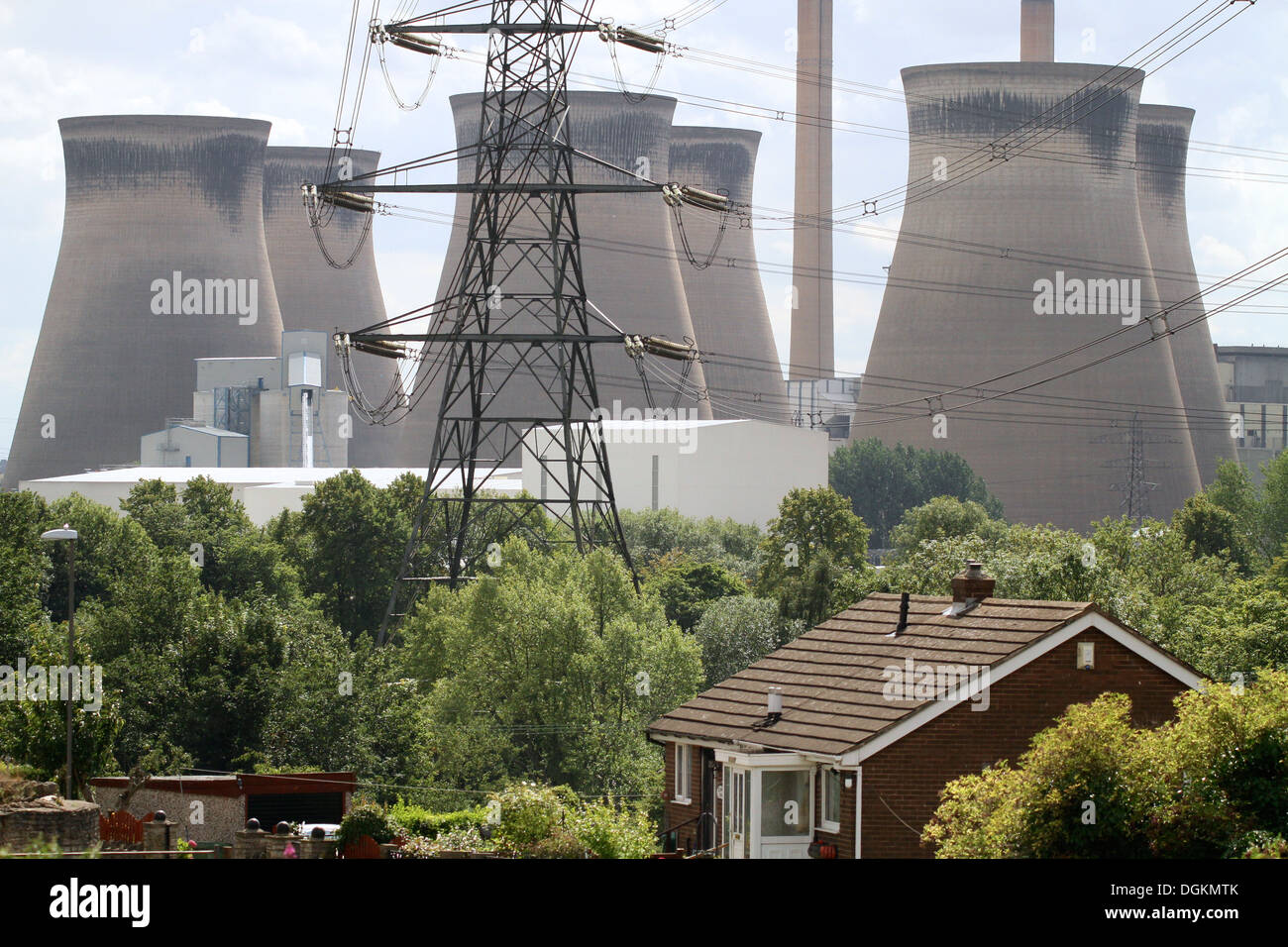 Ferrybridge power station hi-res stock photography and images - Alamy