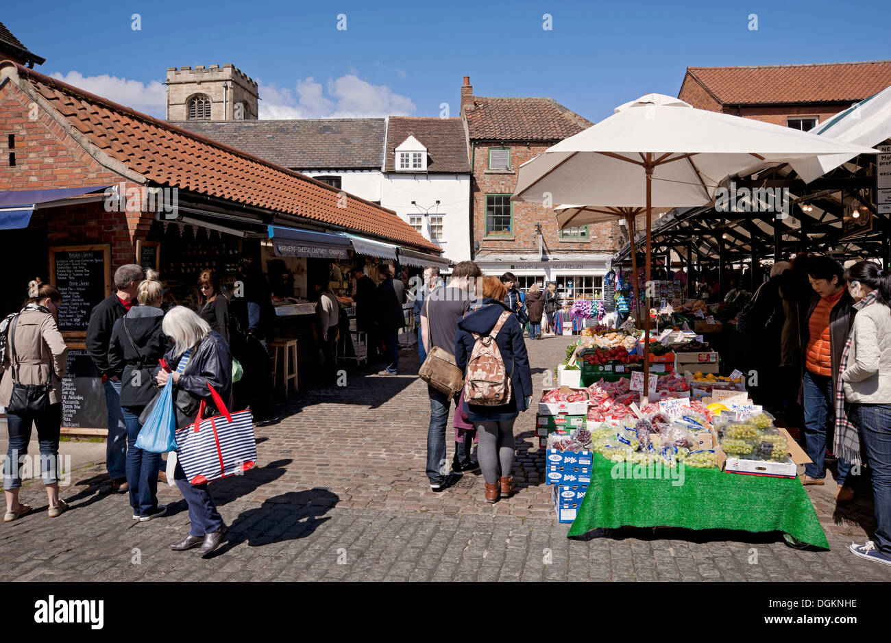 People shopping for groceries at an outdoor market Stock Photo - Alamy