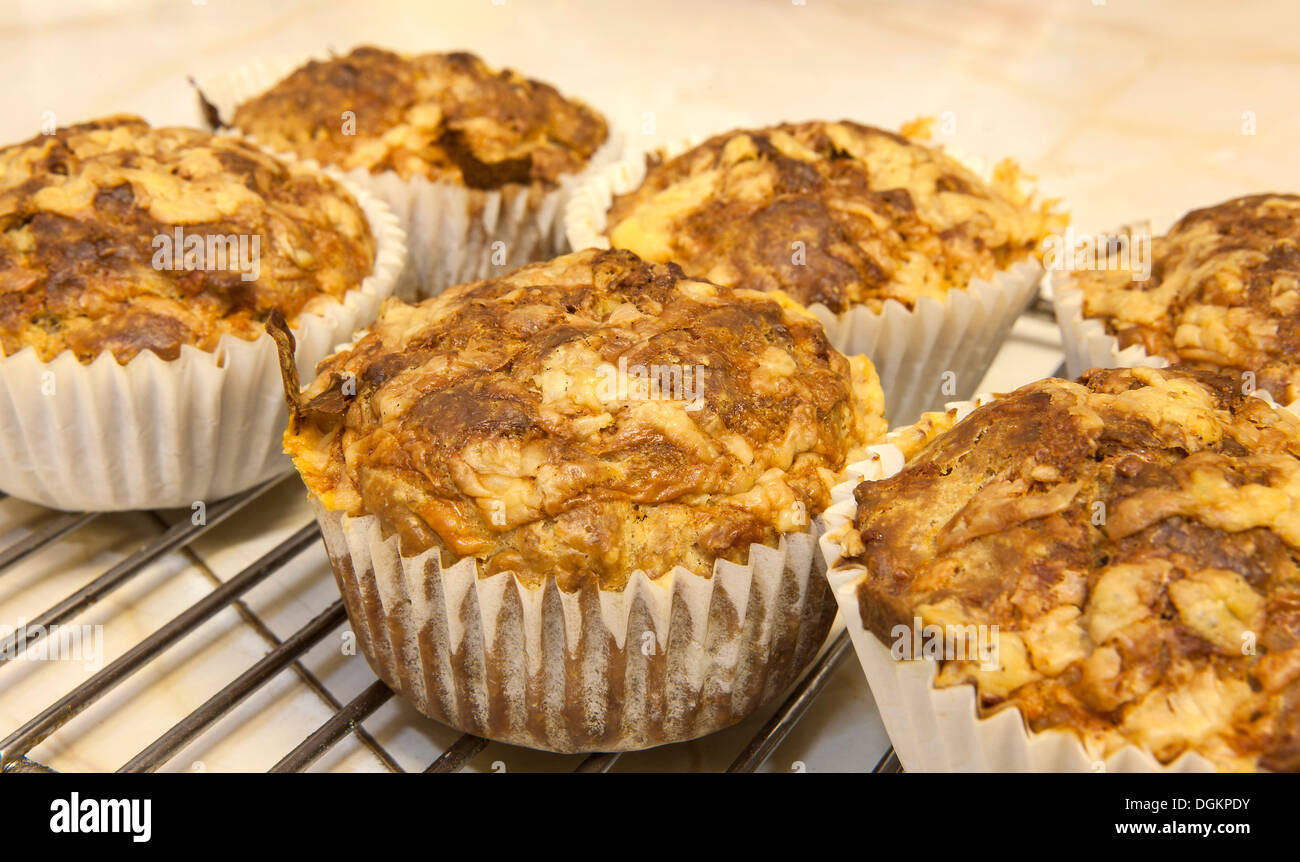 Muffins cooling rack hi-res stock photography and images - Alamy