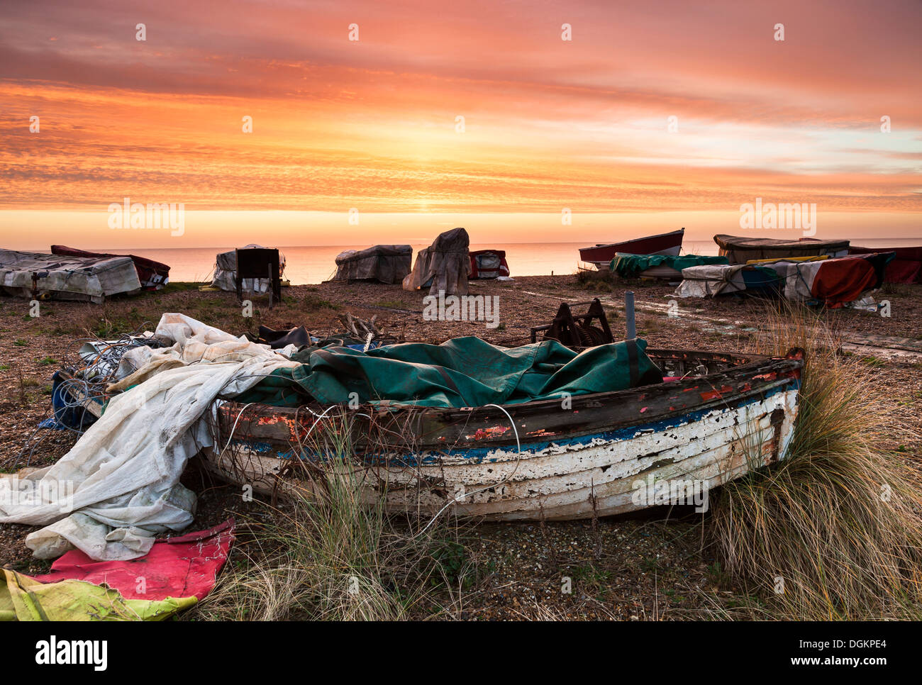 Fiery red sky over Pakefield beach Stock Photo - Alamy