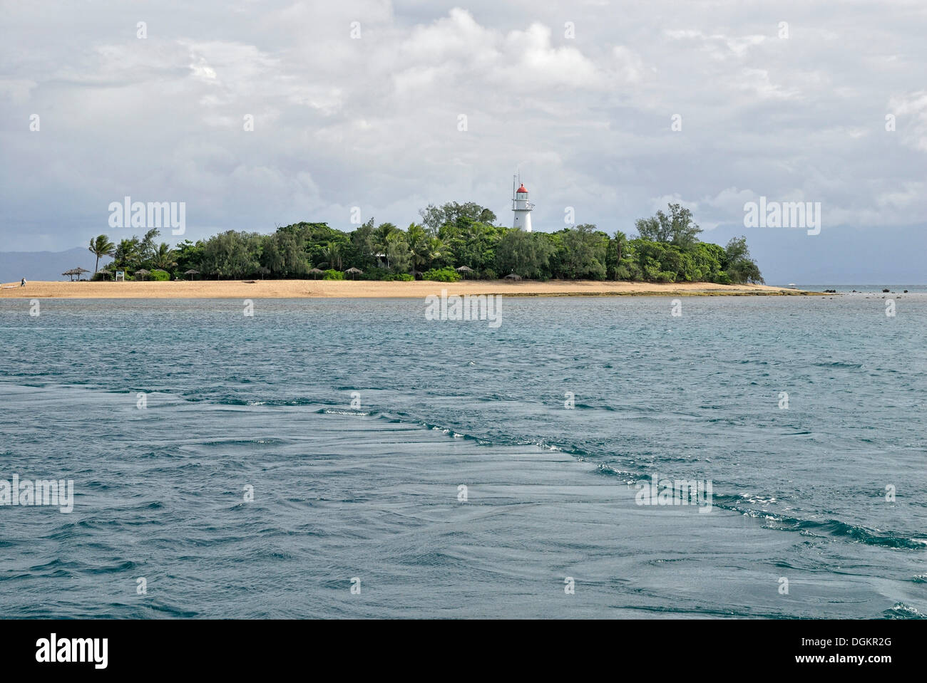 Low Isle with lighthouse, Great Barrier Reef, Port Douglas, Queensland ...