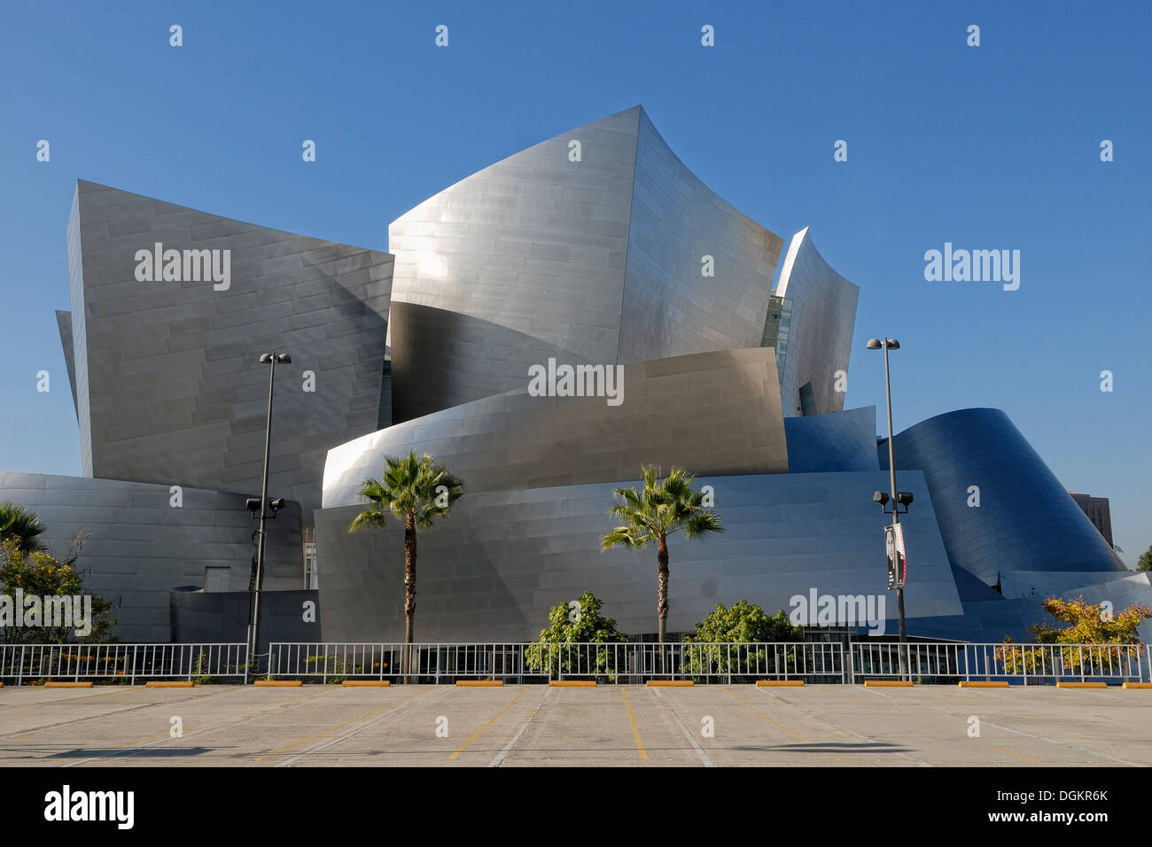 Walt disney concert hall exterior hi-res stock photography and images ...