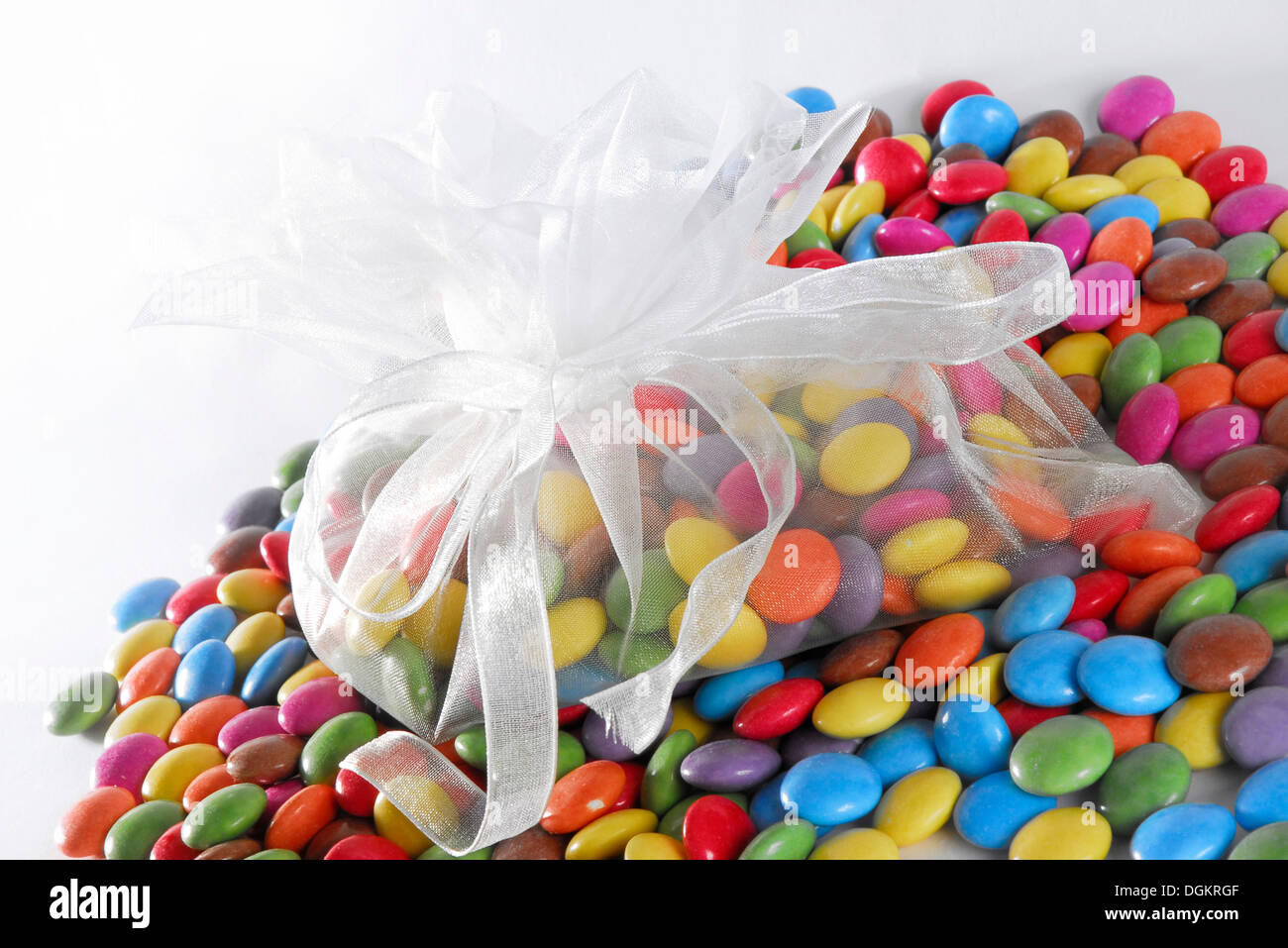Lots of smarties hi-res stock photography and images - Alamy