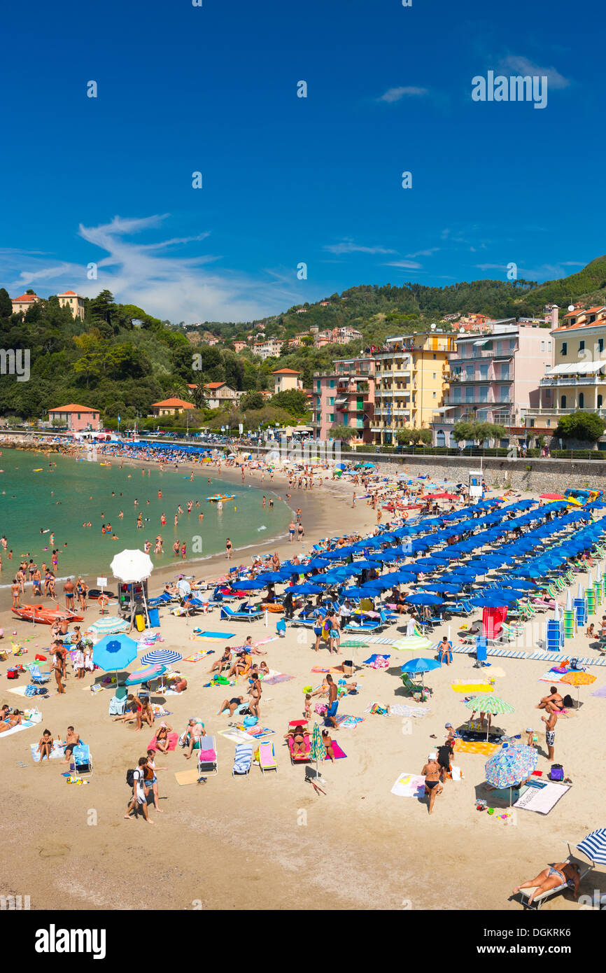 Tourists on the beach at Lerici Stock Photo - Alamy
