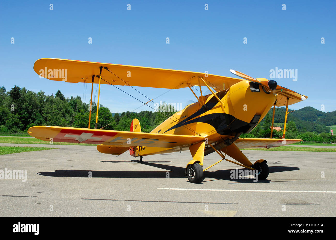 Yellow Biplane Stock Photos & Yellow Biplane Stock Images - Alamy