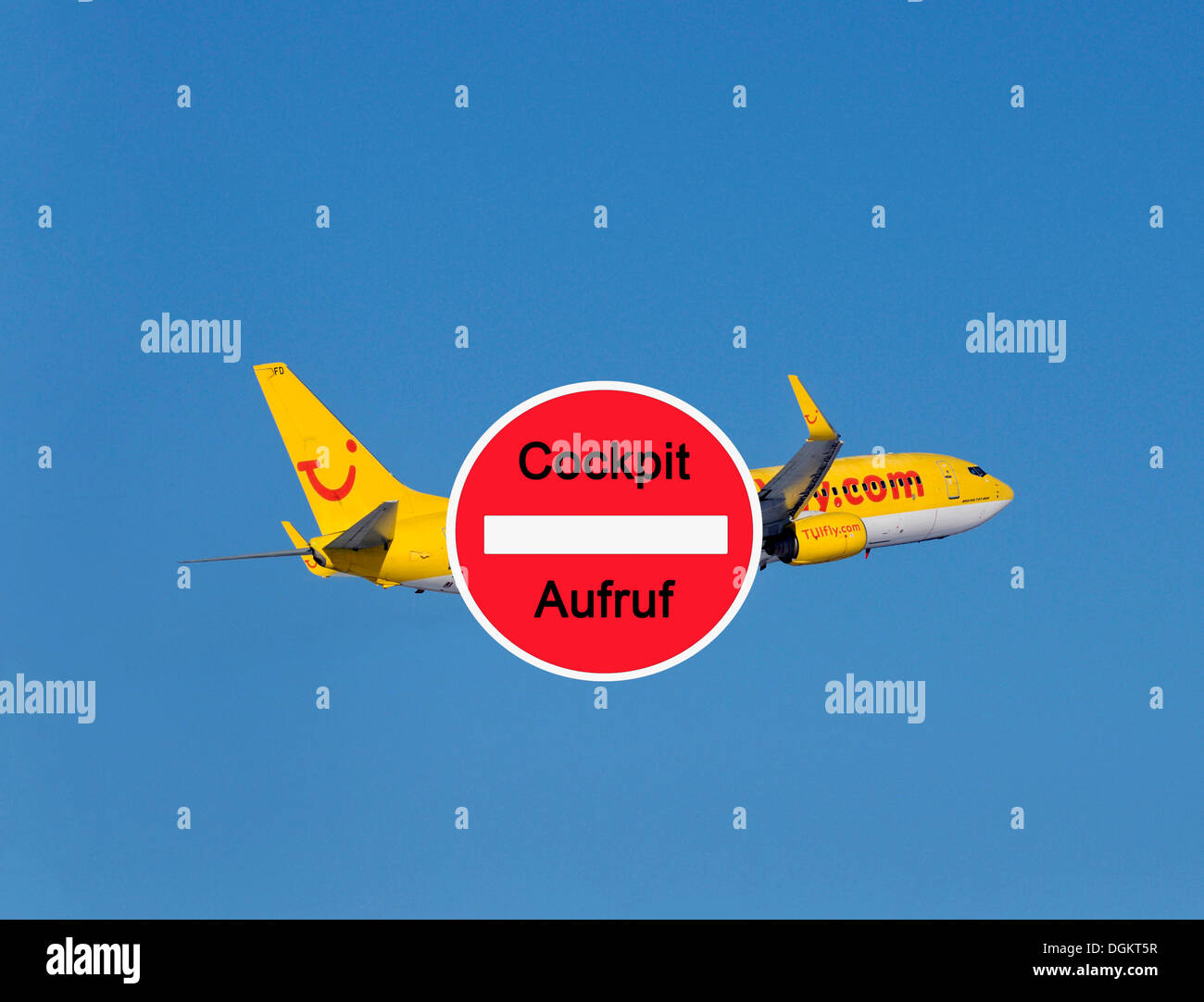 Tui airline planes hi-res stock photography and images - Alamy