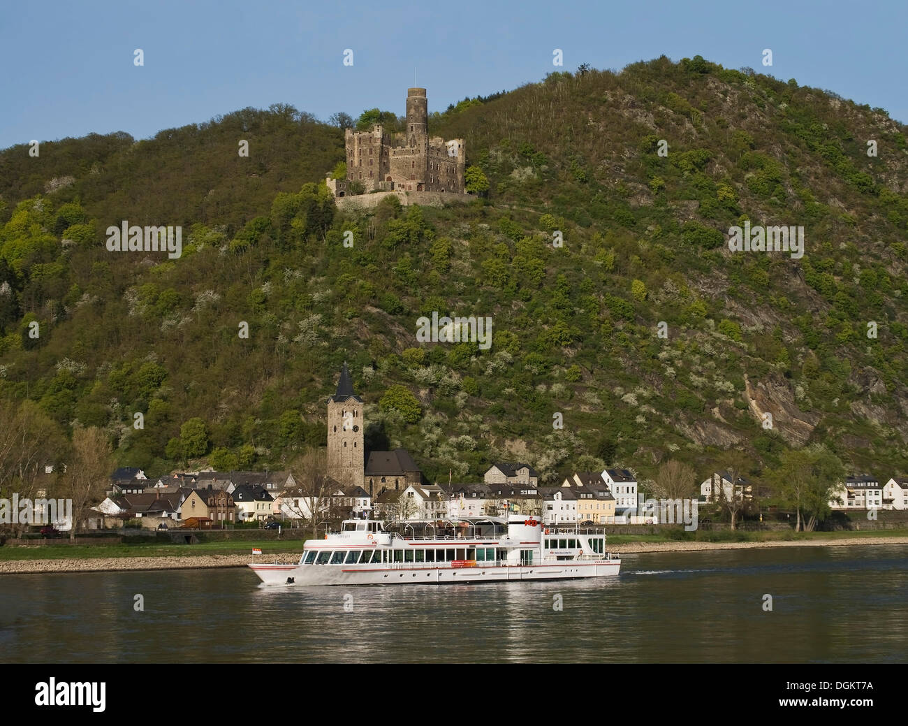 Maus castle above the Rhine River and the Loreley pleasure boat, St ...