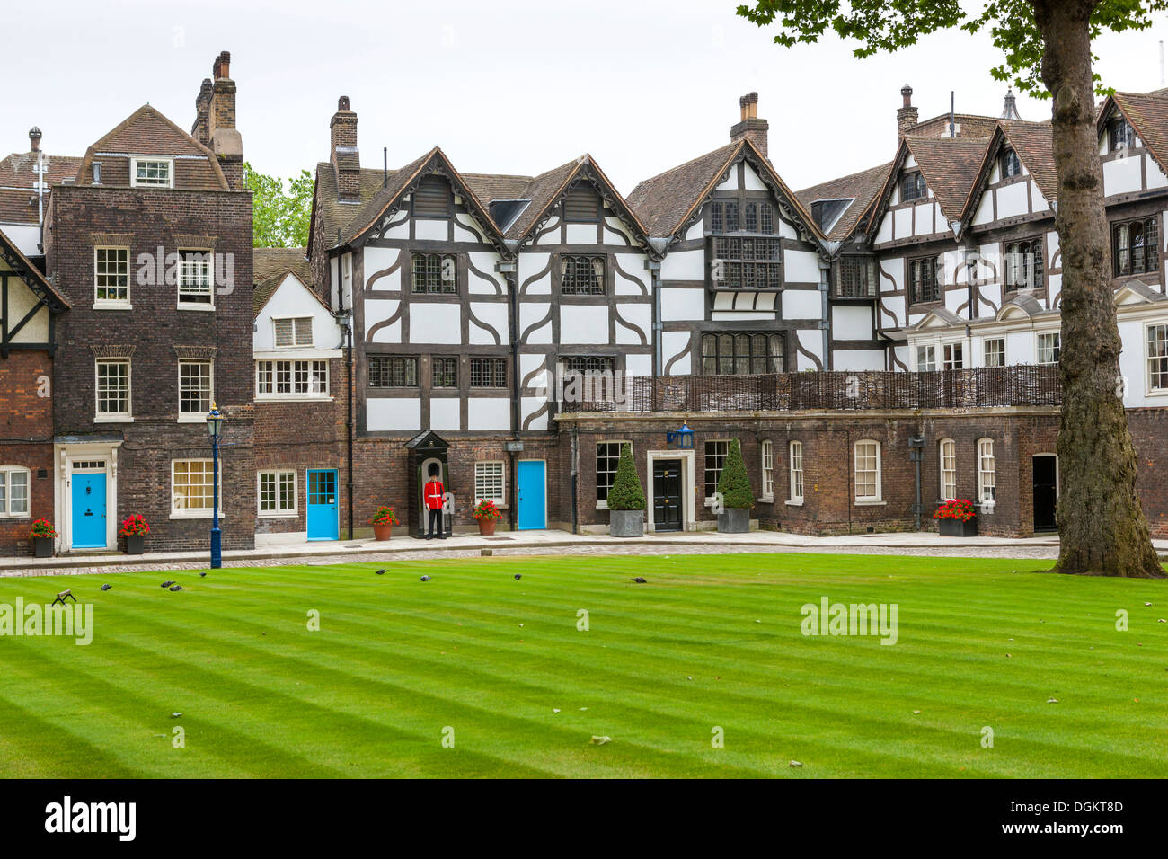 The queens house tower of london hi-res stock photography and images ...