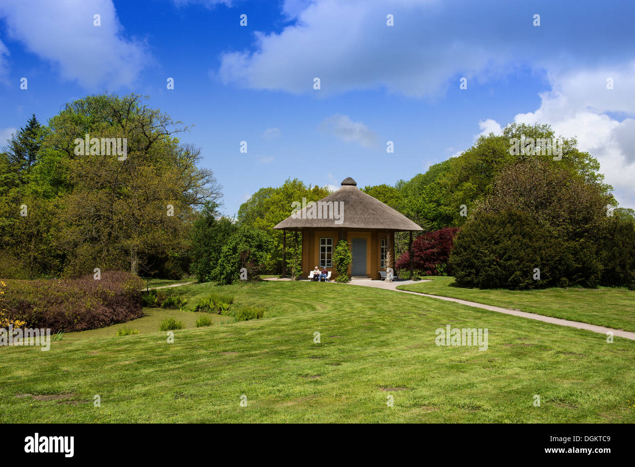 Temple of Friendship in Luetetsburg Castle Gardens, the largest English ...