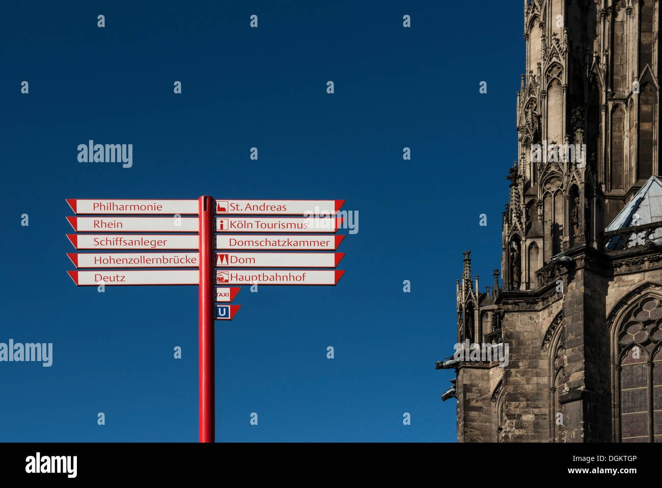 Sign post to cathedral cologne hi-res stock photography and images - Alamy