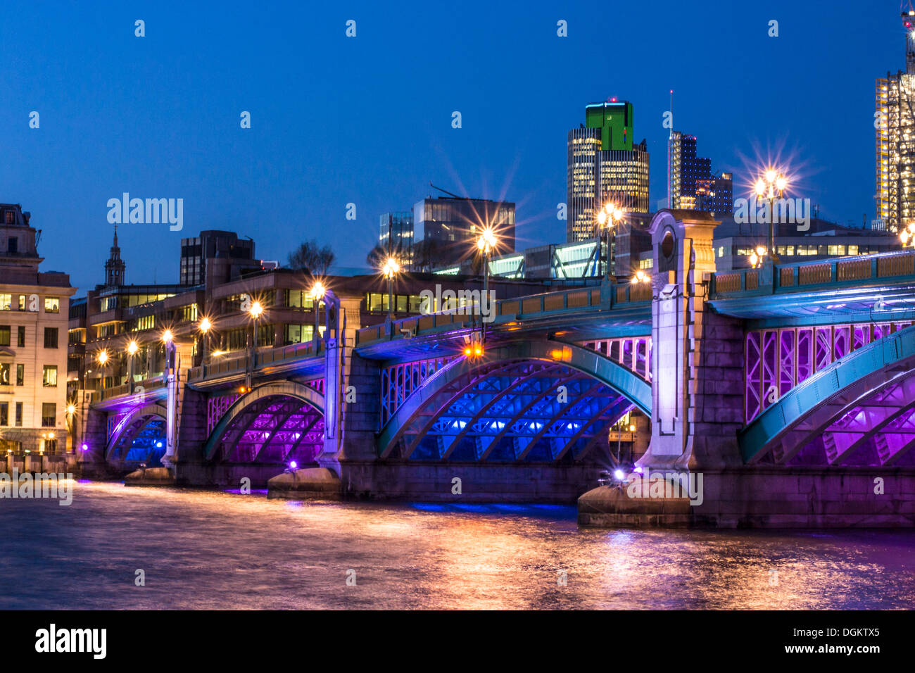 Bankside at southwark hi-res stock photography and images - Alamy