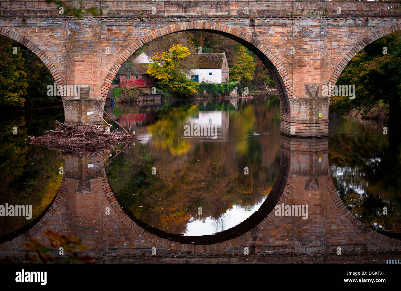 A view of Prebends Bridge on the River Wear in Durham Stock Photo - Alamy