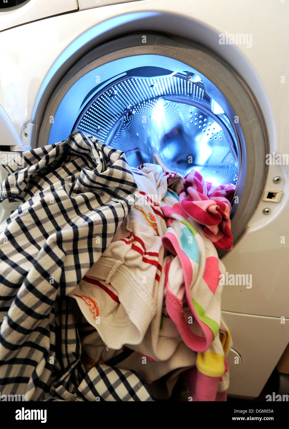 Machine laundry hi-res stock photography and images - Alamy