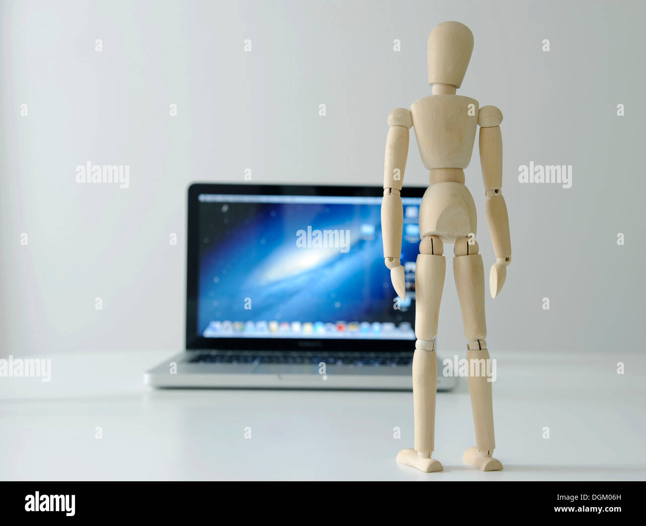 Mannequin in front of a laptop, symbolic image for man and technology ...