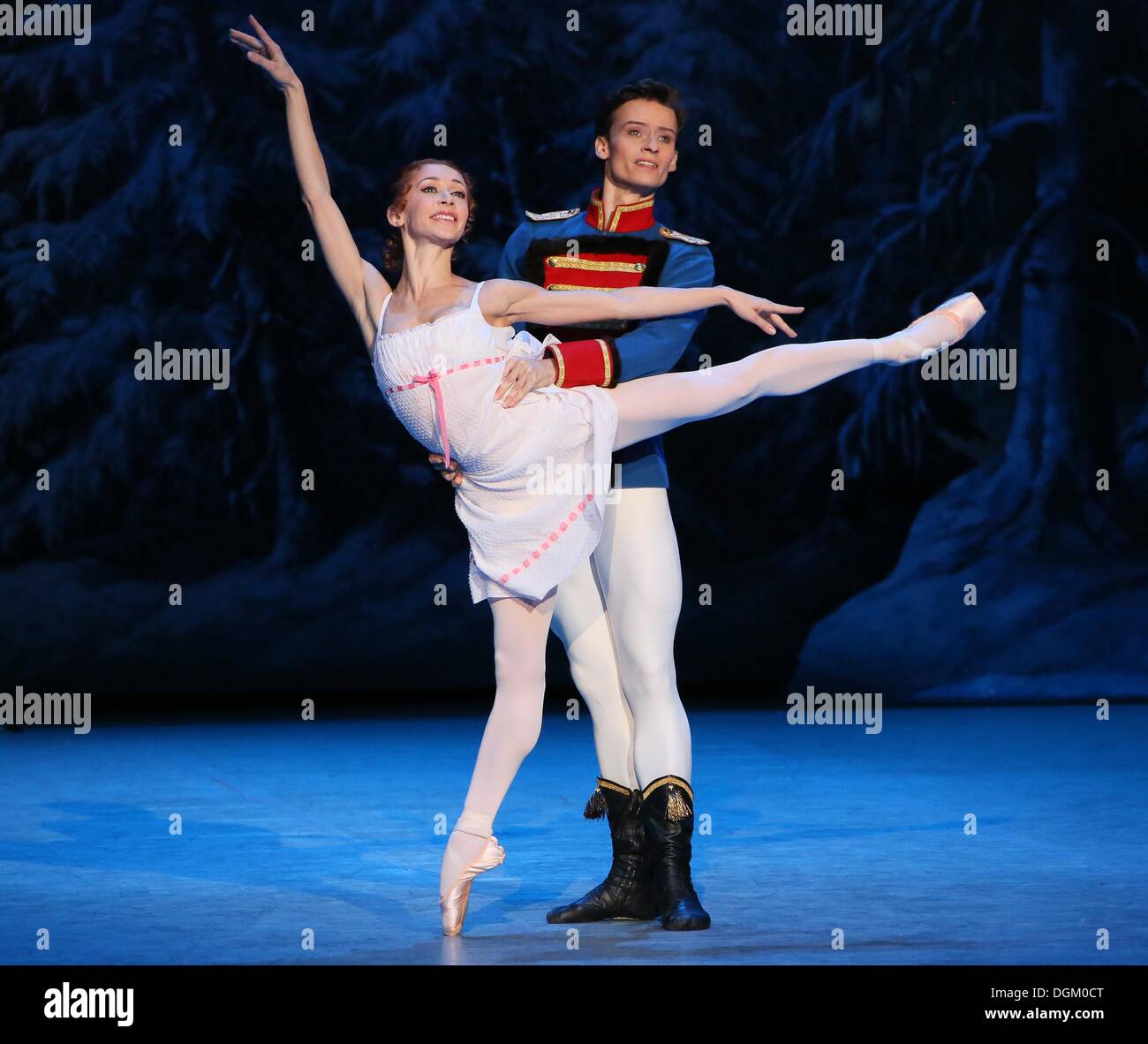 Berlin, Germany. 22nd Oct, 2013. Iana Salenko (L) as Clara and Marian ...