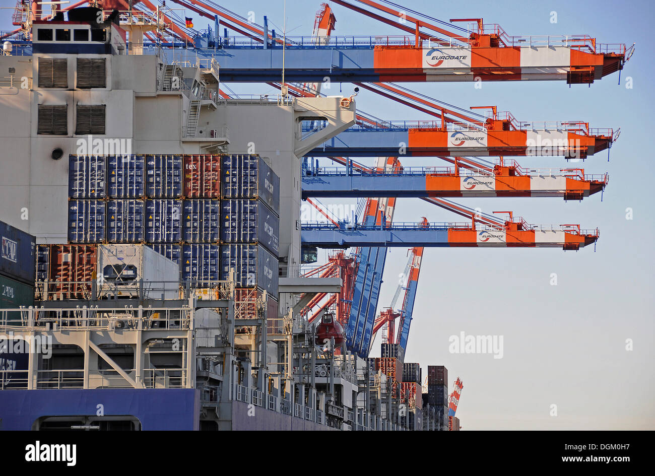 Loading display hi-res stock photography and images - Alamy