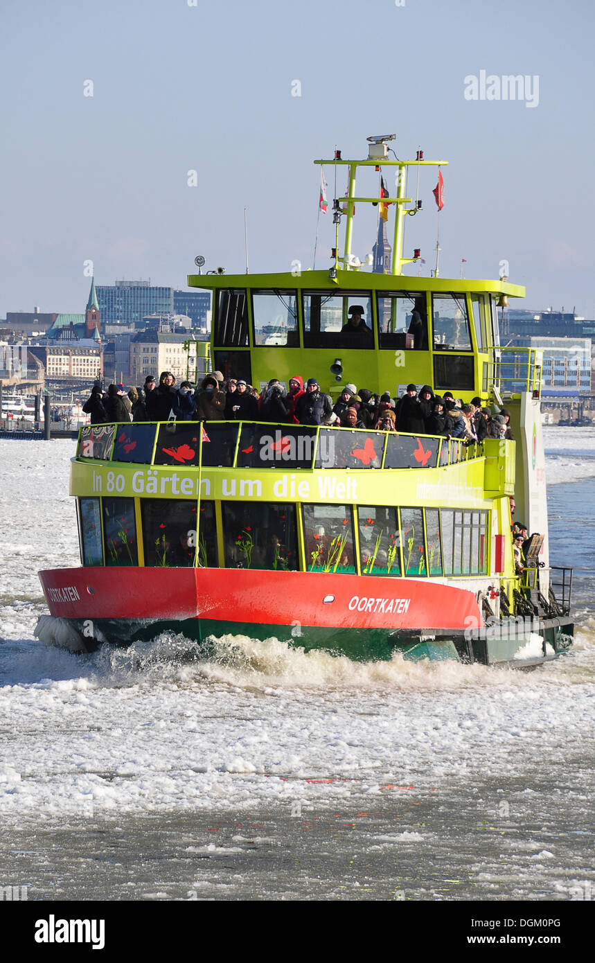 Overcrowded ship hi-res stock photography and images - Alamy