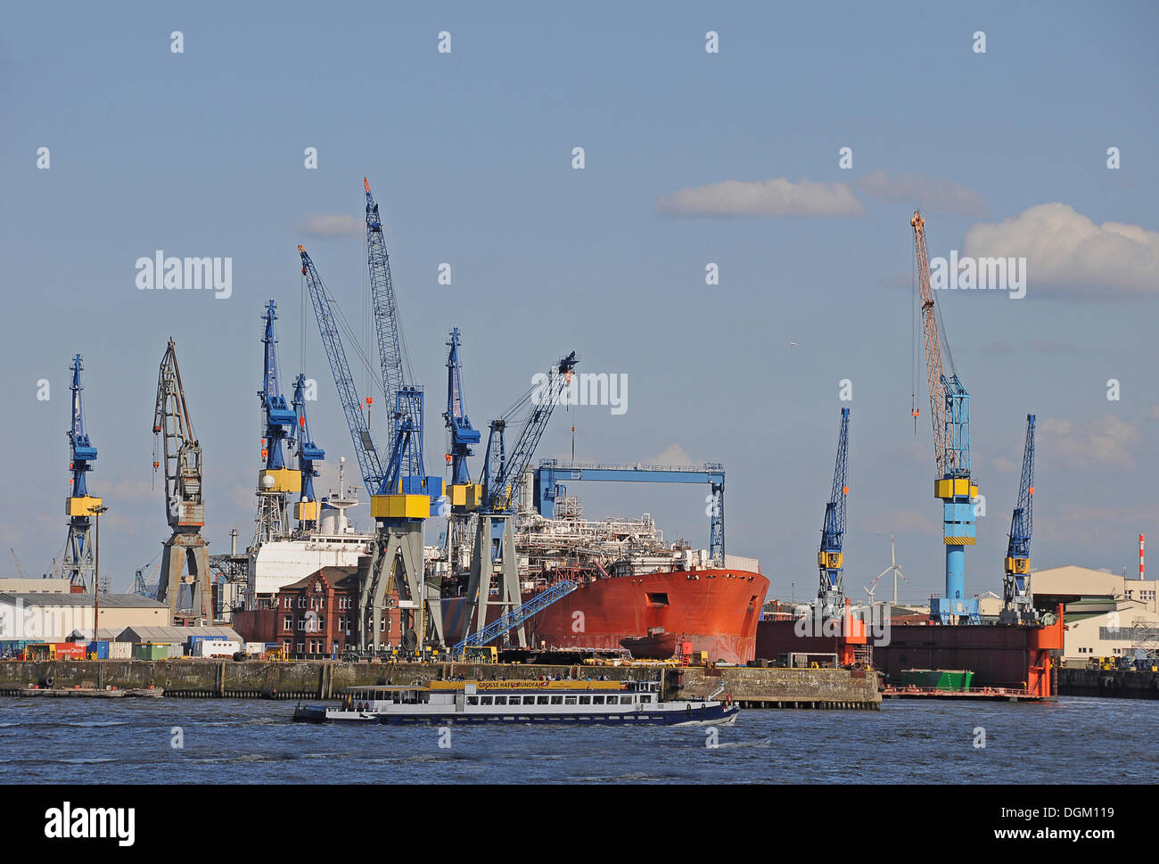 Shipyards dockyard dockyards hi-res stock photography and images - Alamy