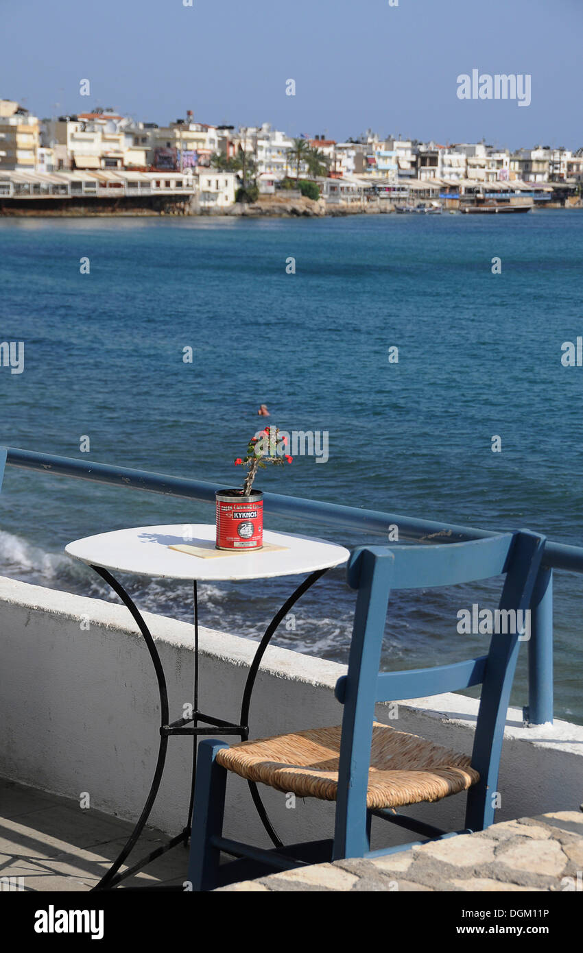 Cretan cafes hi-res stock photography and images - Alamy