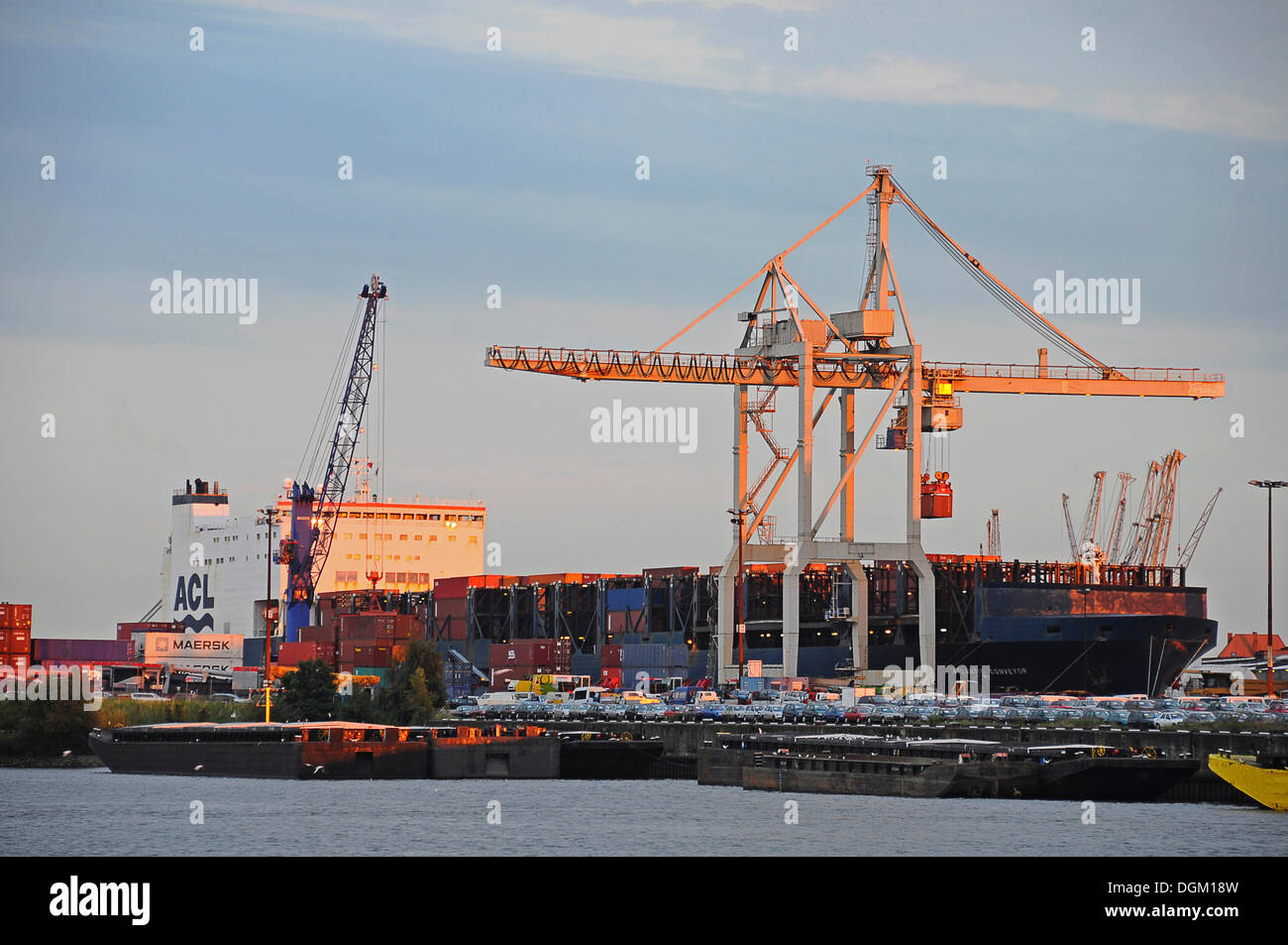 Container ship port hi-res stock photography and images - Alamy