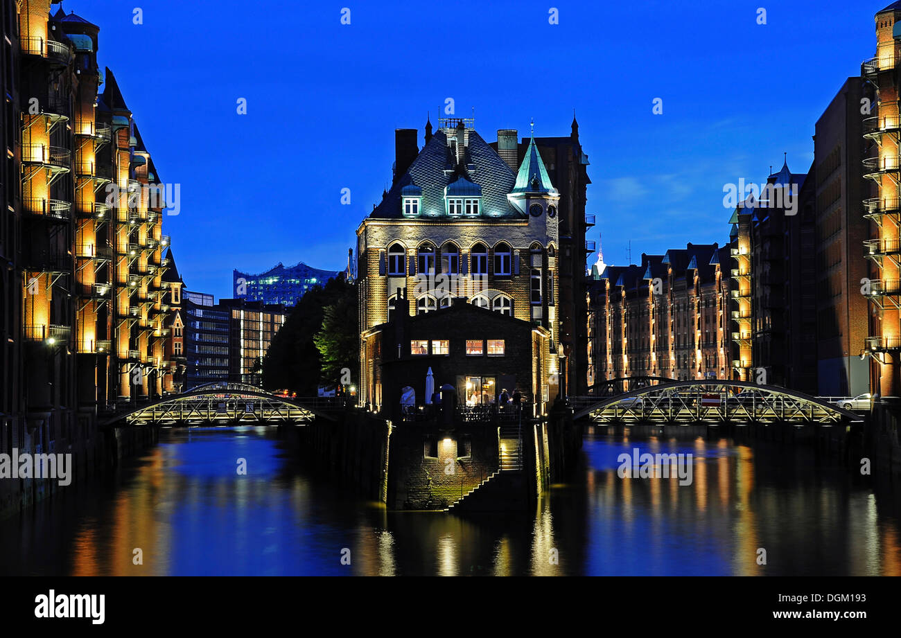Hafencity at dusk hi-res stock photography and images - Alamy
