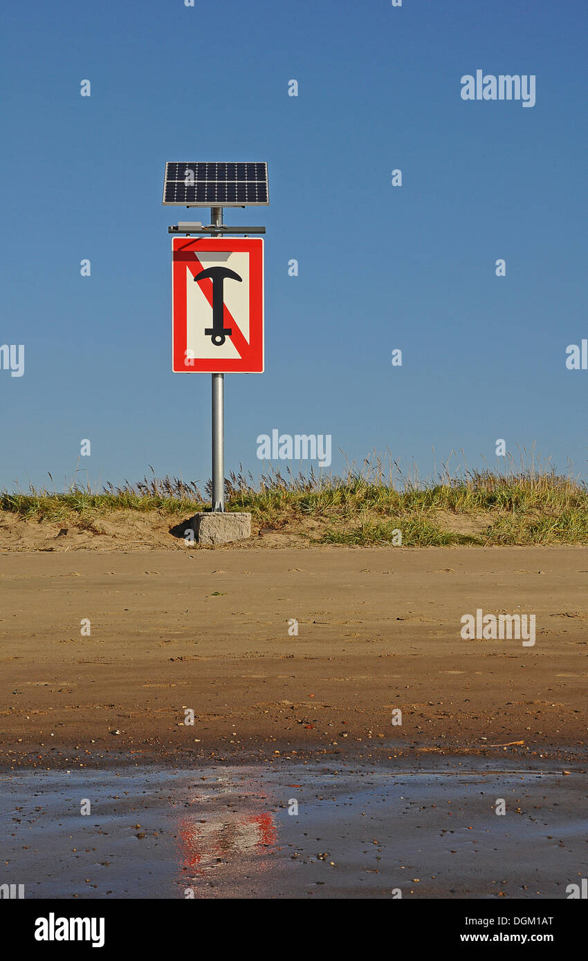 Solar sign hi-res stock photography and images - Alamy