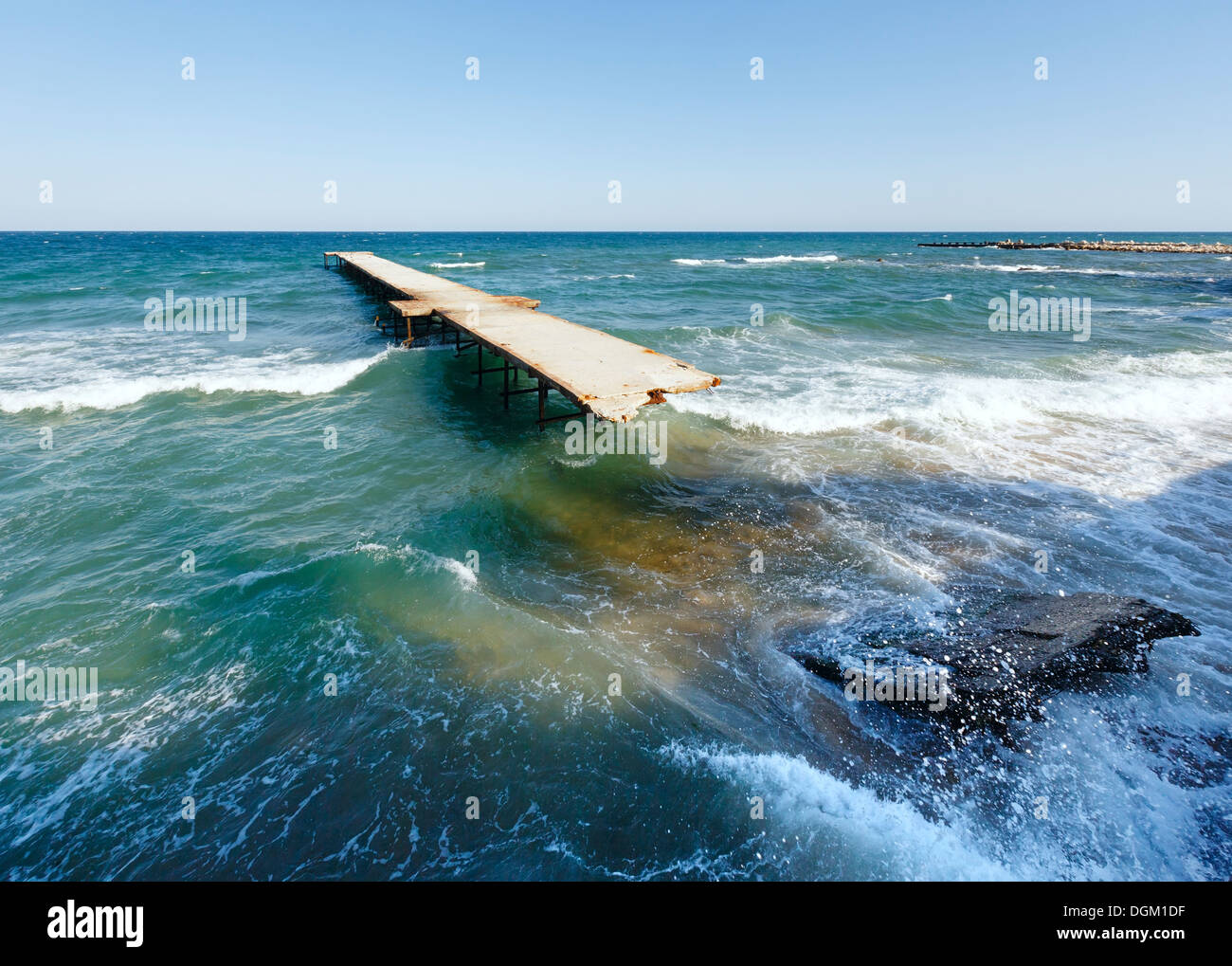 Ruined pier and evening summer Black Sea (Bulgaria Stock Photo - Alamy