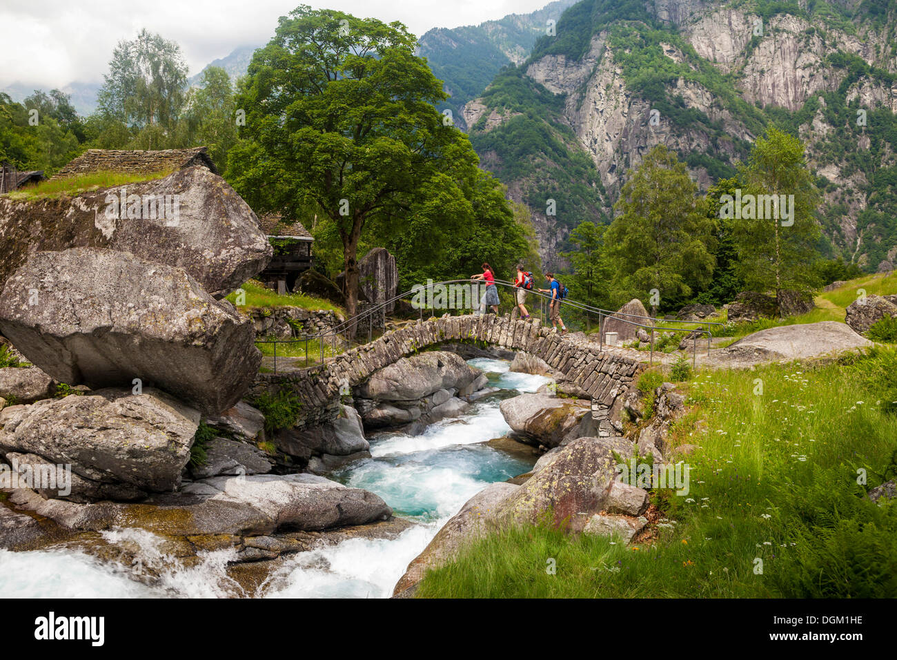 Medieval arch hi-res stock photography and images - Alamy