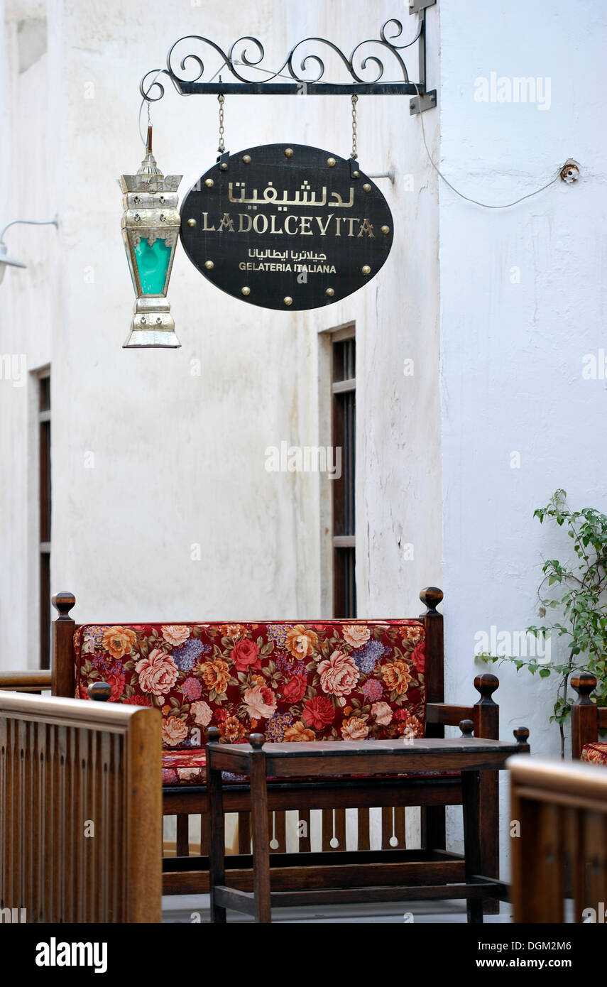 Ice cream shop exterior hi-res stock photography and images - Alamy