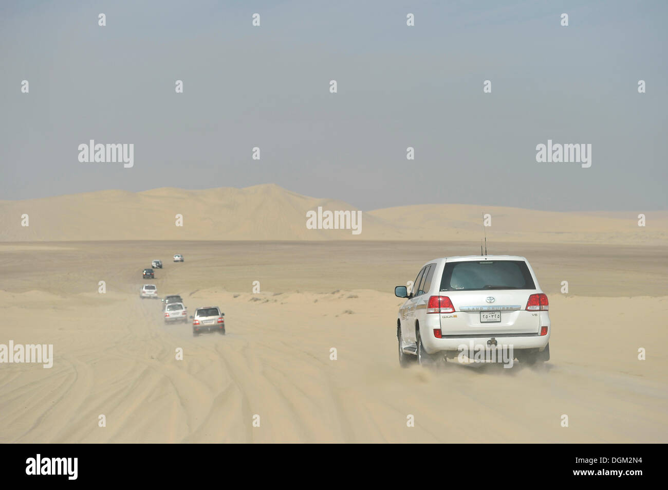 Convoy of SUVs, 4x4, sand dune, desert, Emirate of Qatar, Persian Gulf ...
